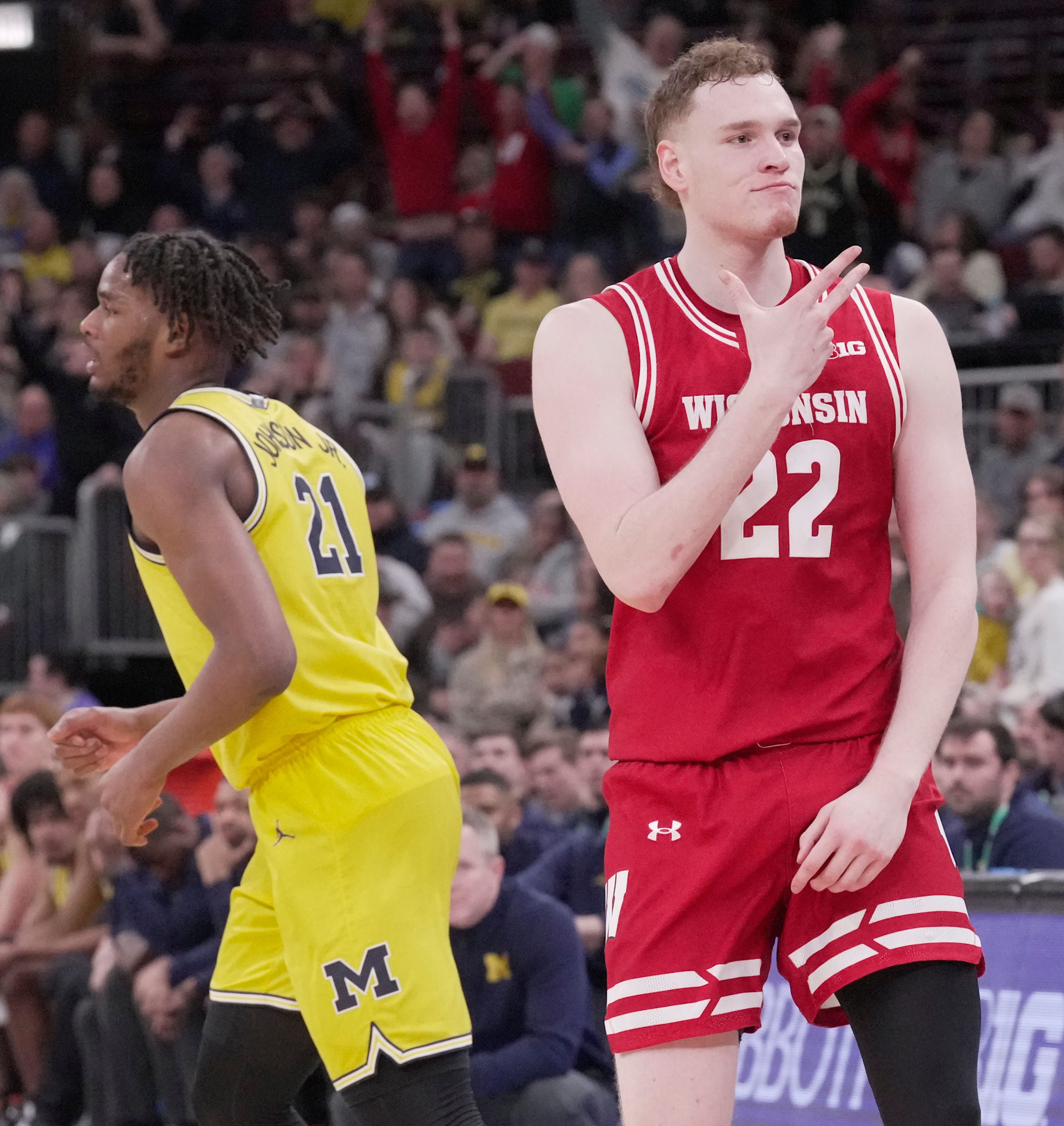 Wisconsin forward Austin Rapp reaffirms plans to return to Badgers in ...