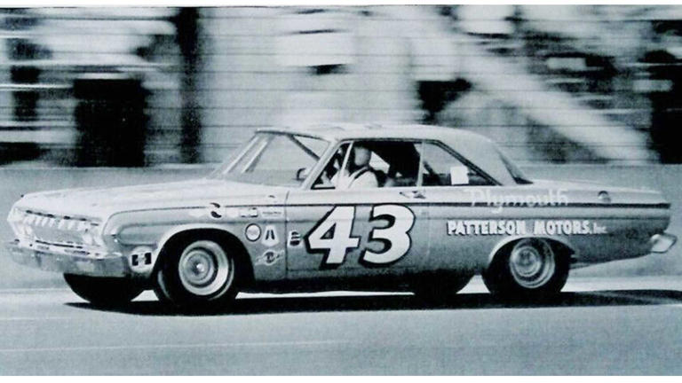 The first American car to break 200 mph