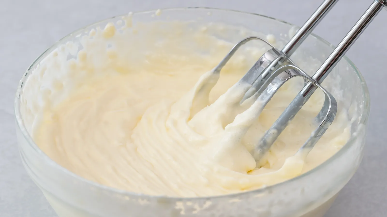 Philadelphia introduces lemon cream cheese frosting with a tangy twist ...