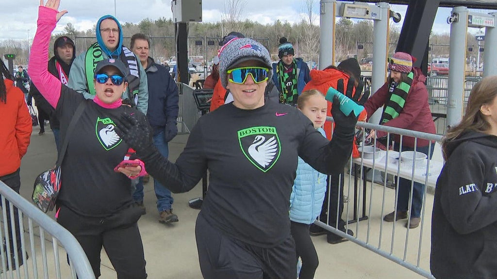 Soccer fans flock to Gillette Stadium for Boston Legacy's first game ...