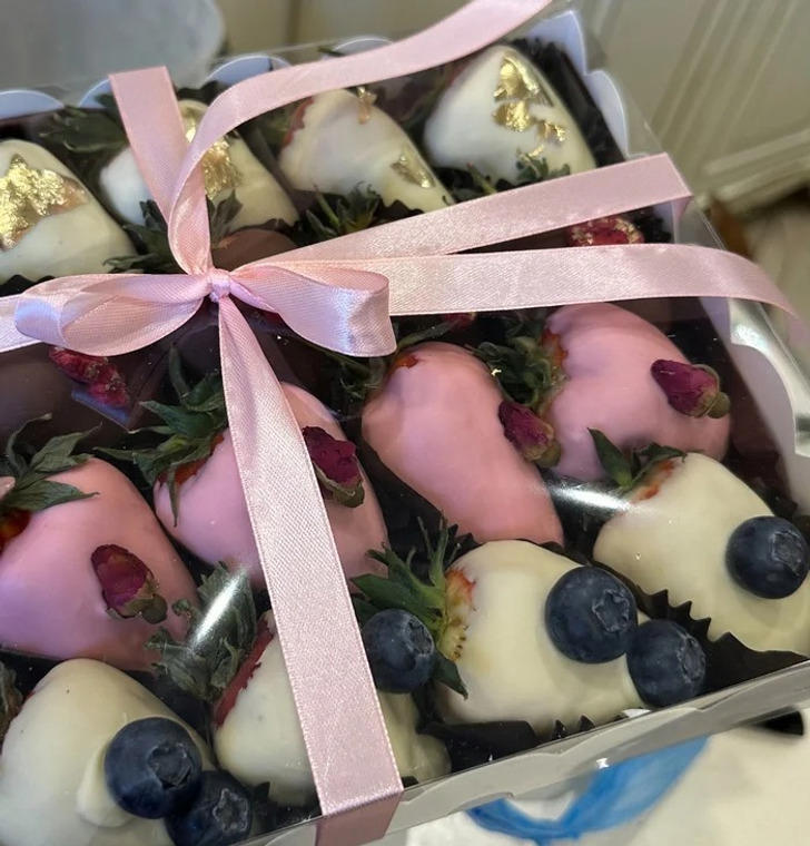 17 quiet acts of kindness that prove the world is still full of light