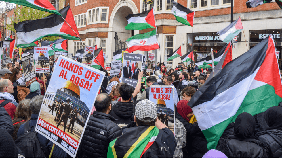 Thousands of pro-Tehran protesters to descend on London today as police ...