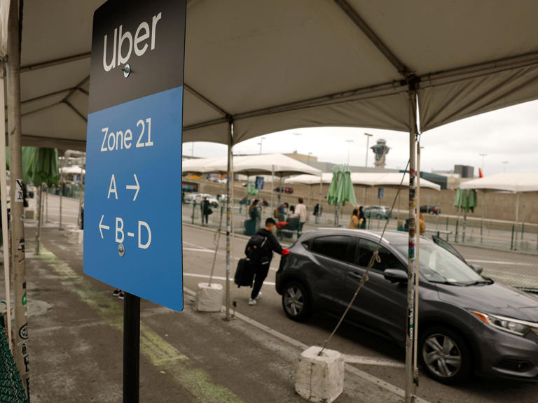 How much gig workers earn per hour across Uber, Grubhub, and similar apps