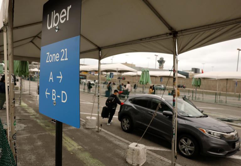 How much gig workers earn per hour across Uber, Grubhub, and similar apps
