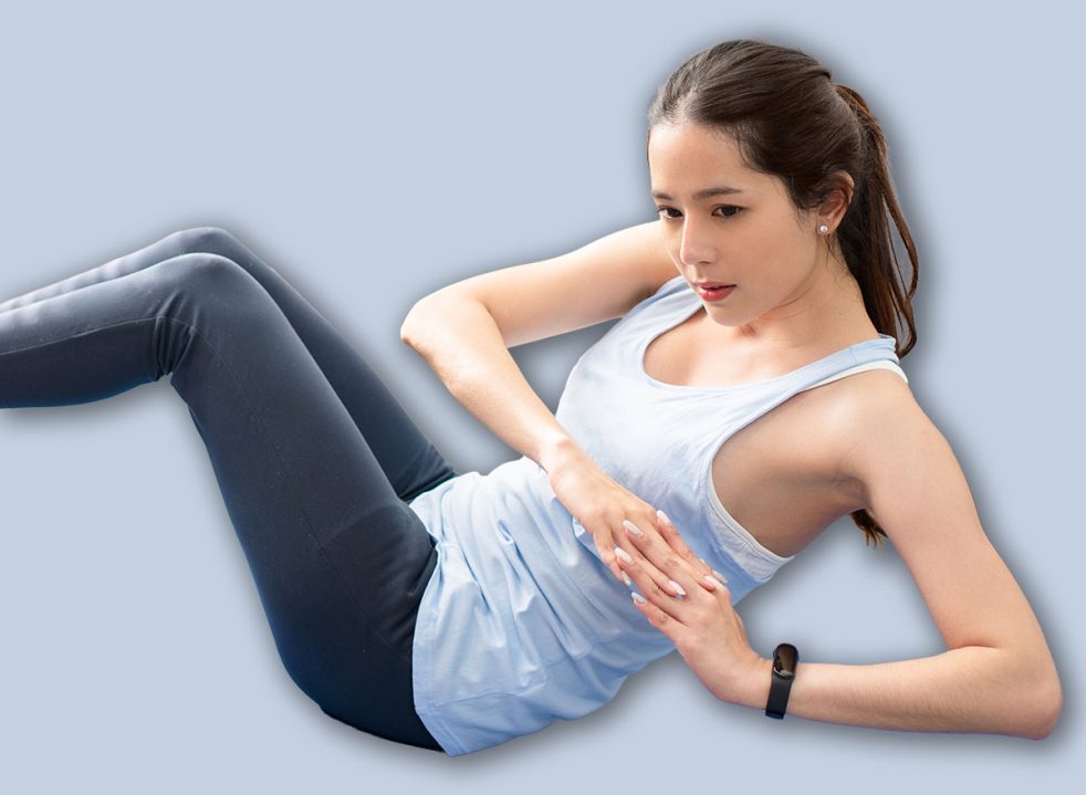 I'm a coach and here are 5 bed exercises that reduce belly pooch after 55