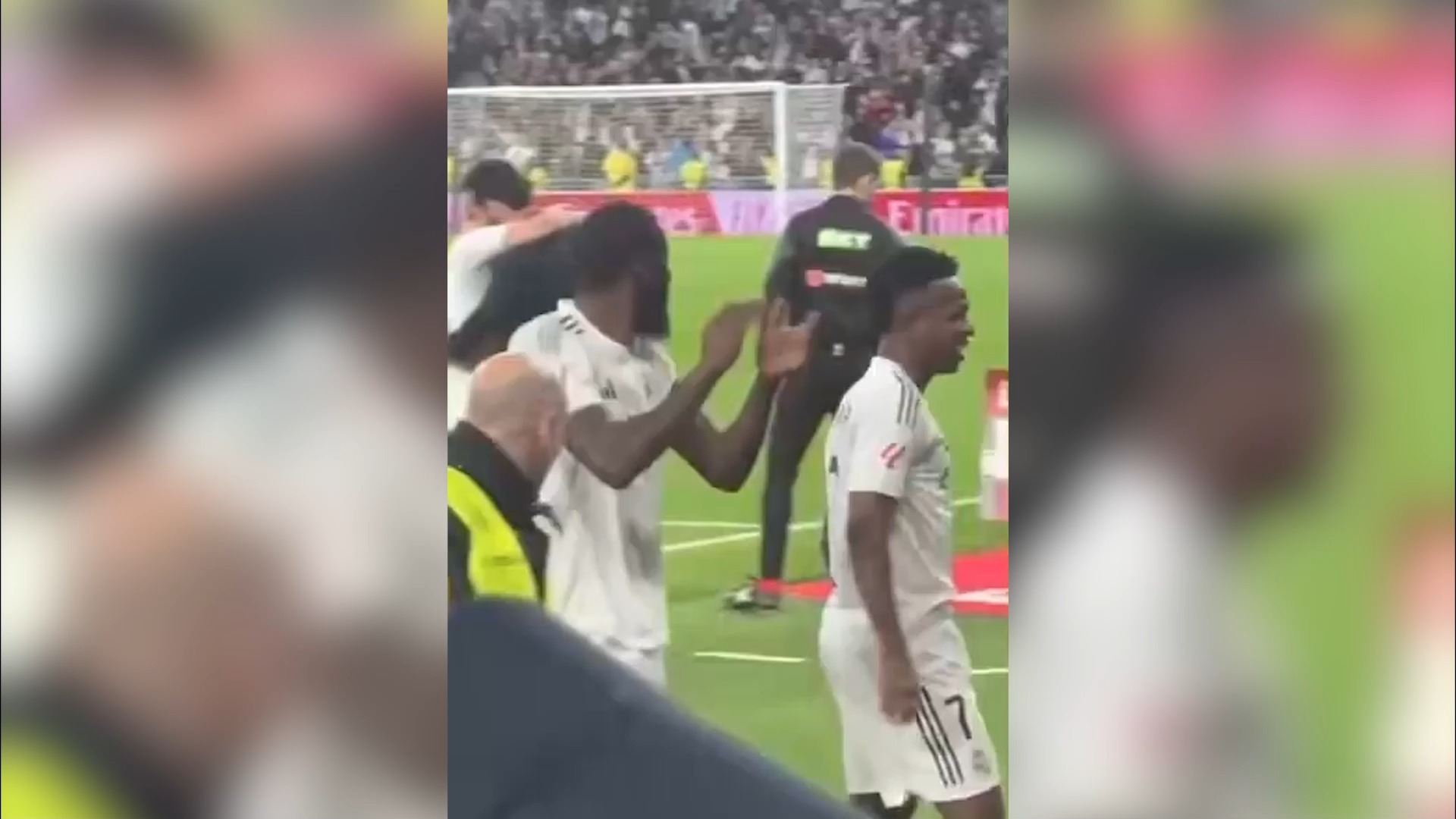 Miles de GIFs en camino: la ida de olla de Rudiger con Pitarch ...