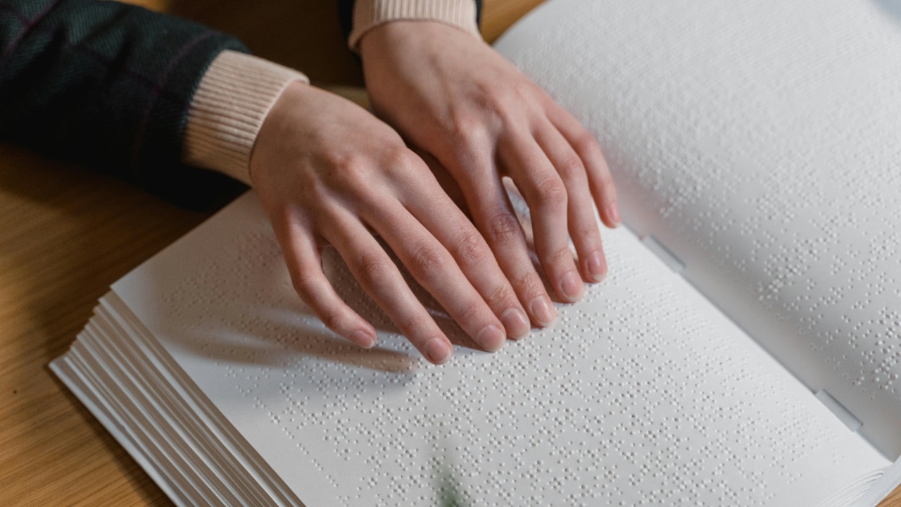 Study suggests humans can sense "remote touch," a possible 7th sense
