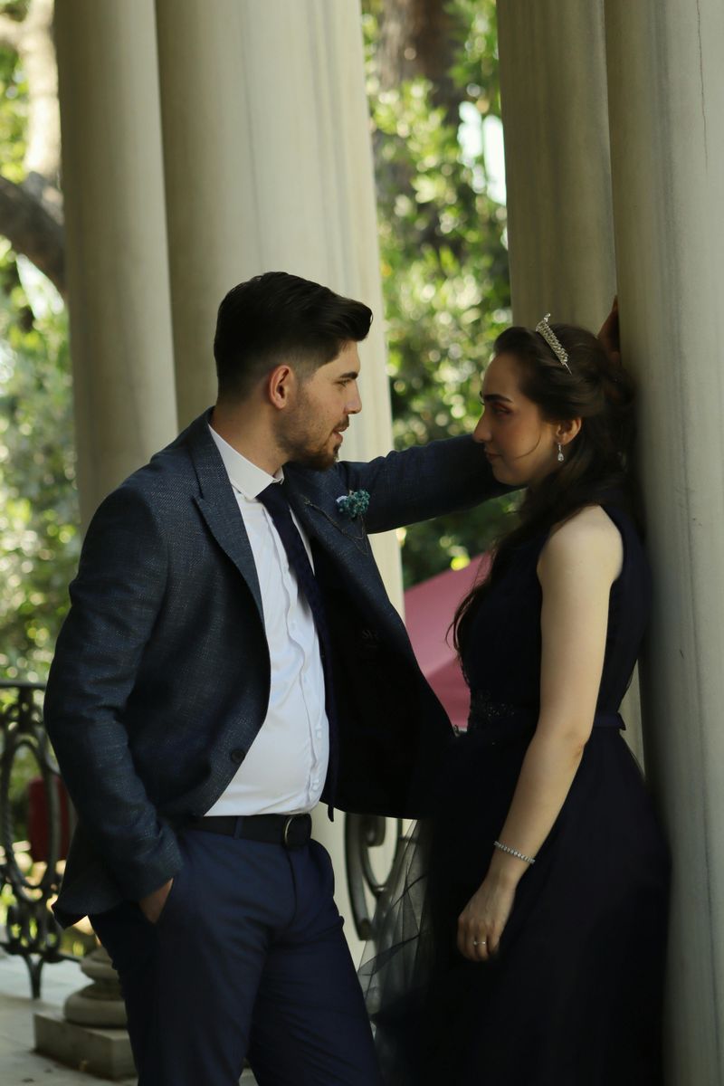 12 subtle clues a man is trying to impress you