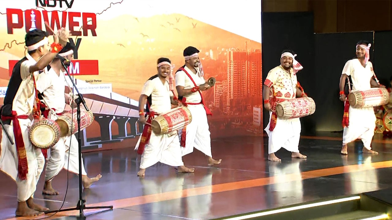 Bihu troupe mesmerises audience with vibrant Assamese folk dance at ...