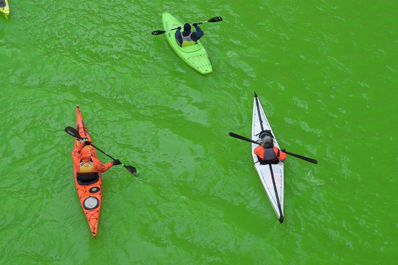Chicago River turns green in 12 stunning images that capture St Patrick ...