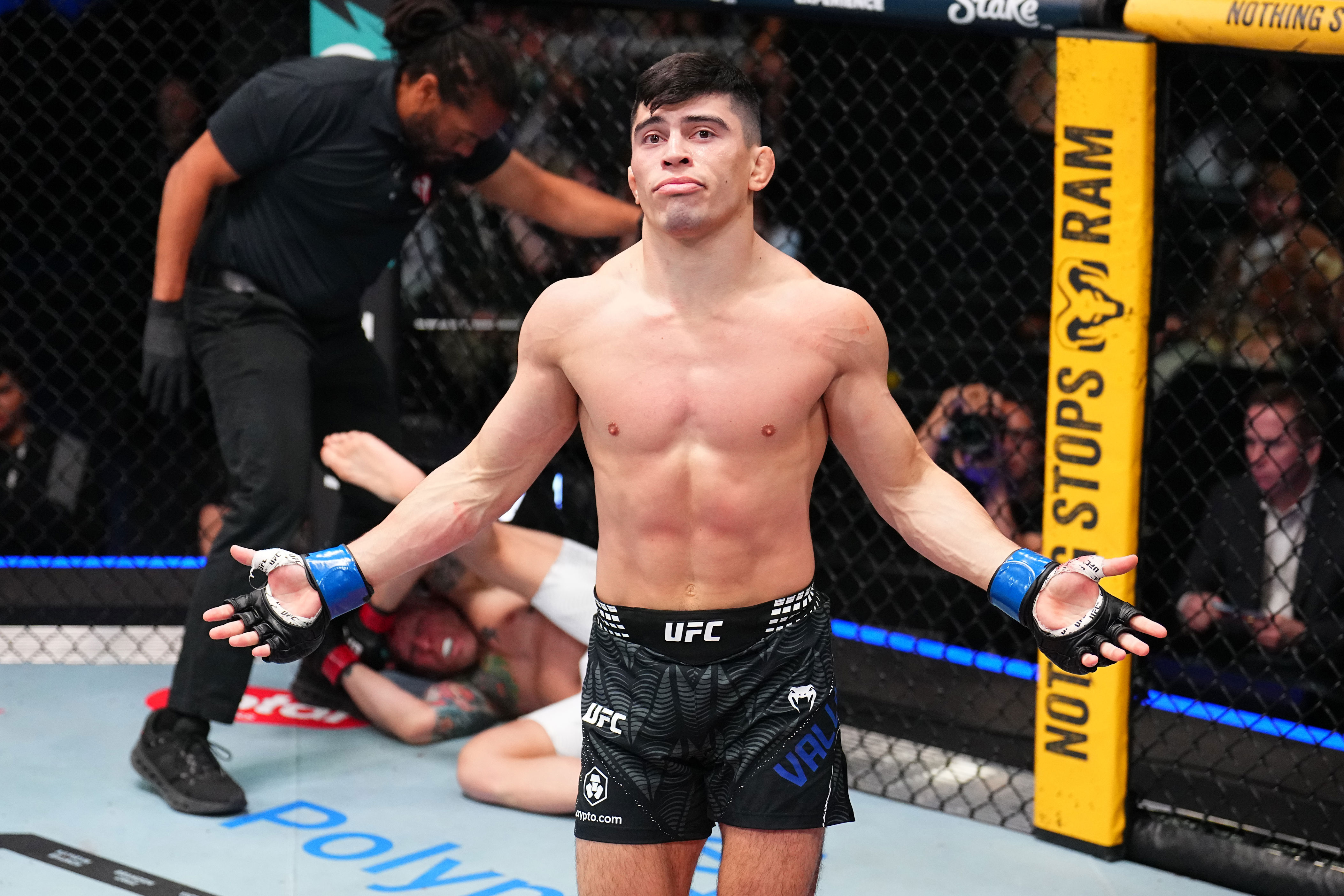 UFC Vegas 114 results: Flawless Kevin Vallejos styles on Josh Emmett in ...