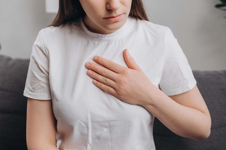 Burning chest pain: Common causes and when to worry