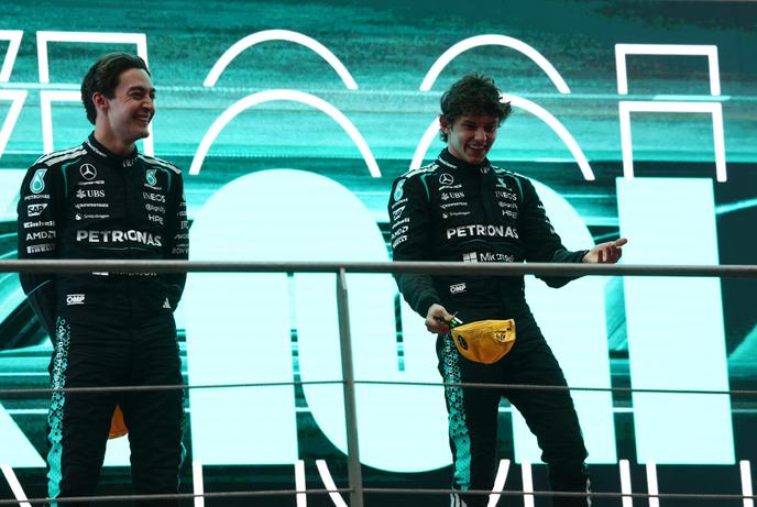 Kimi Antonelli, vainqueur du Grand Prix de Chine à 19 ans, raffermit la ...