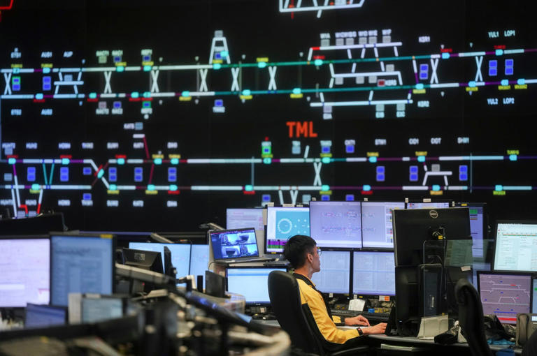 New signalling system launches smoothly despite minor glitches on MTR’s ...