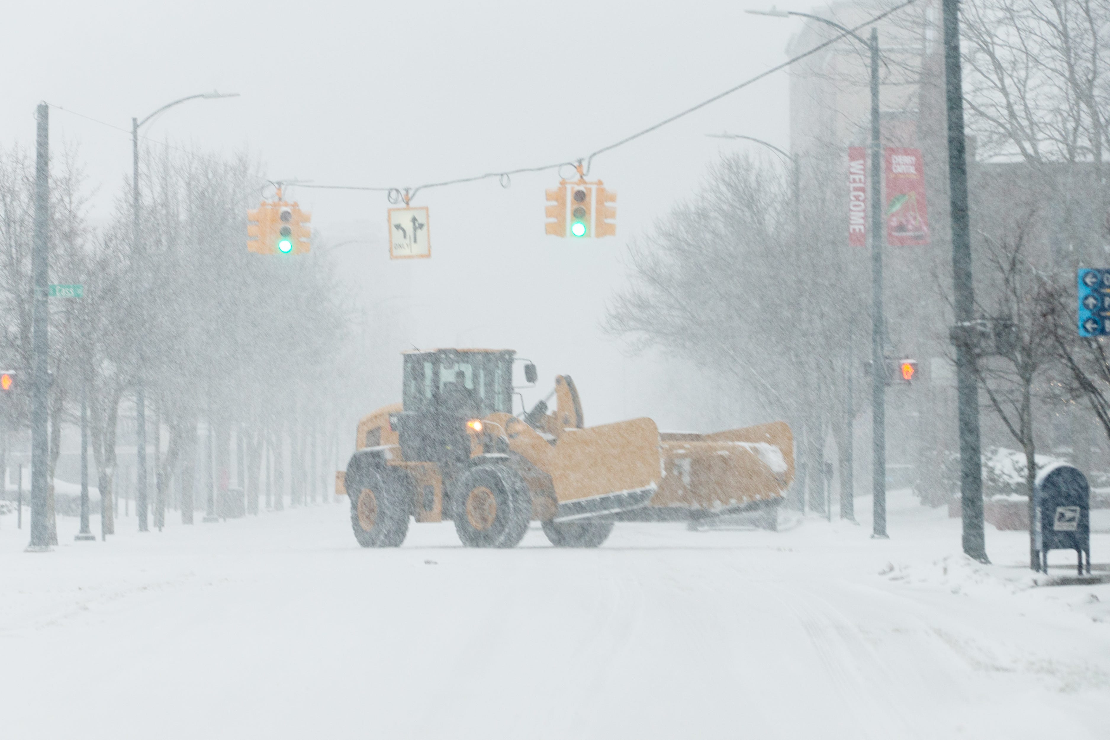 'High impact winter storm' continues across northern Michigan, UP ...