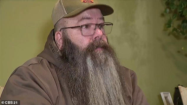 Bus driver quits his job on the spot after being told to take off his ...