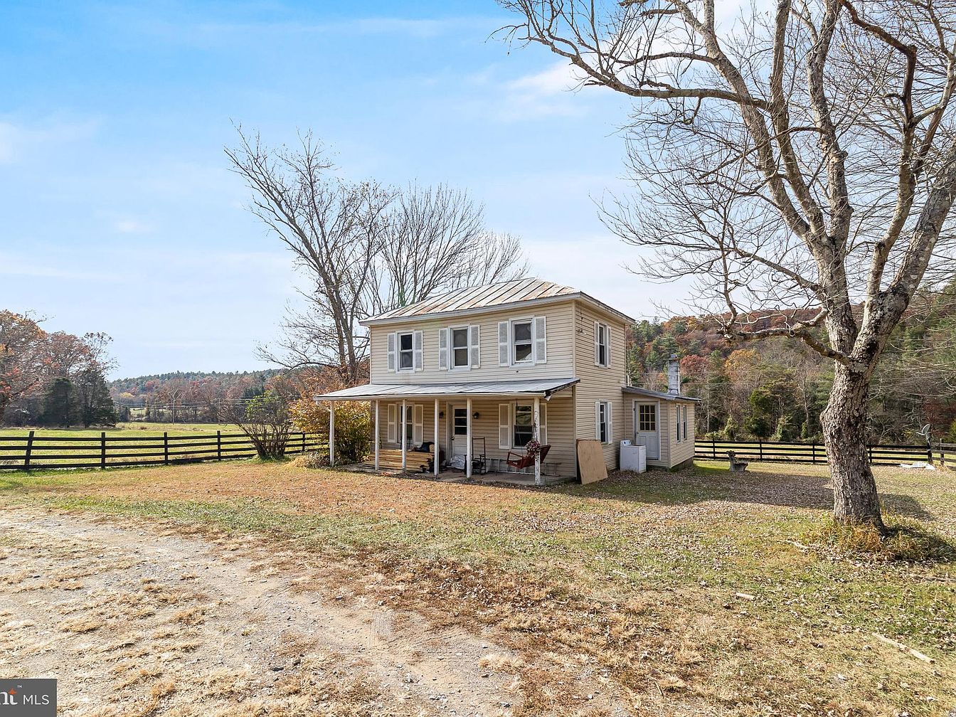 Embrace this charming 1932 Virginia homestead with panoramic mountain ...