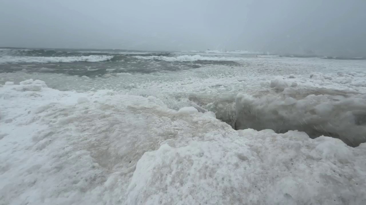 Giant waves of ice crash along Lake Michigan shore during life ...