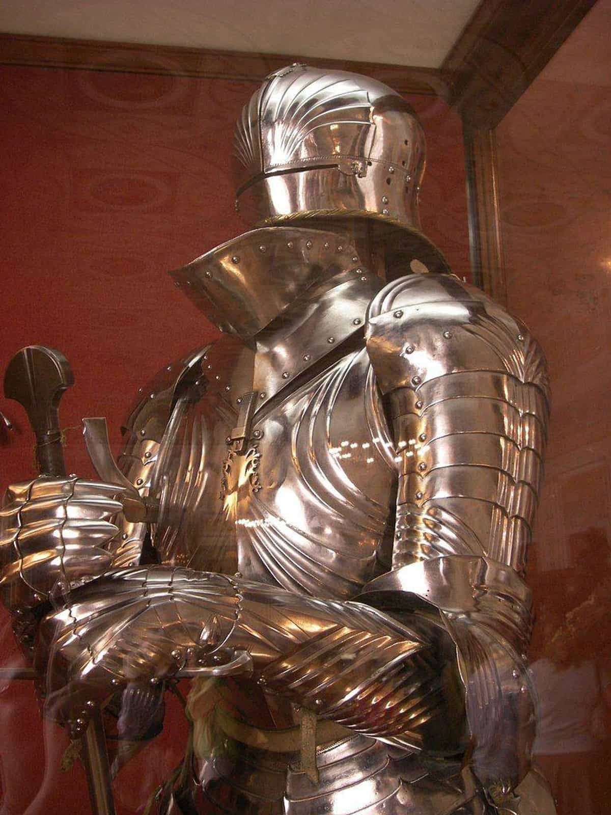 The most impressive historical armor
