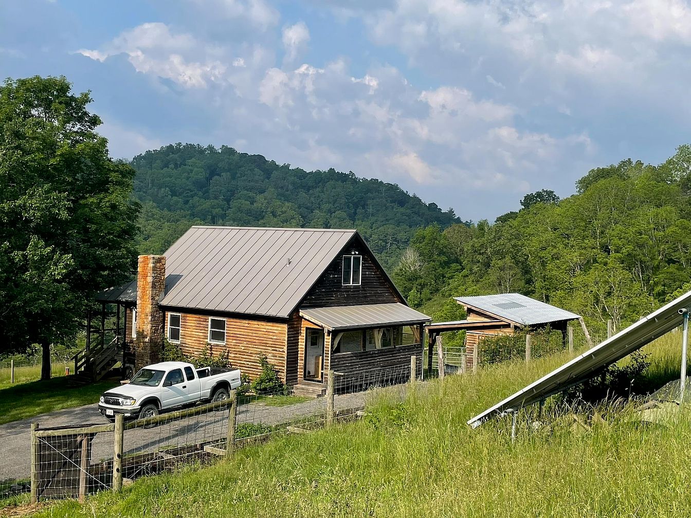 1994 Appalachian retreat in McDowell, Virginia, with Bullpasture River ...