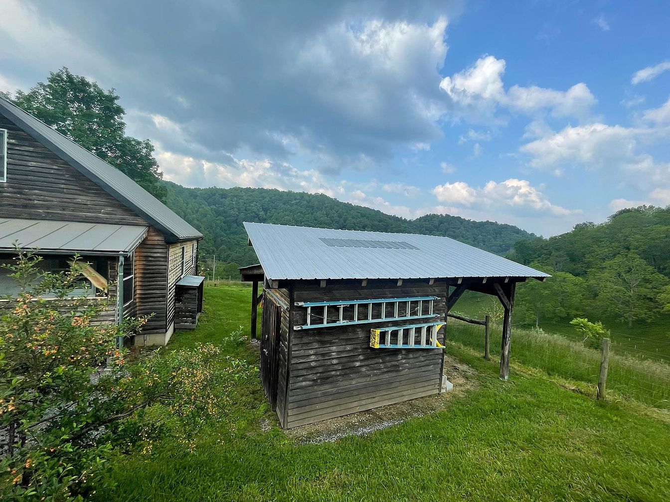 1994 Appalachian retreat in McDowell, Virginia, with Bullpasture River ...