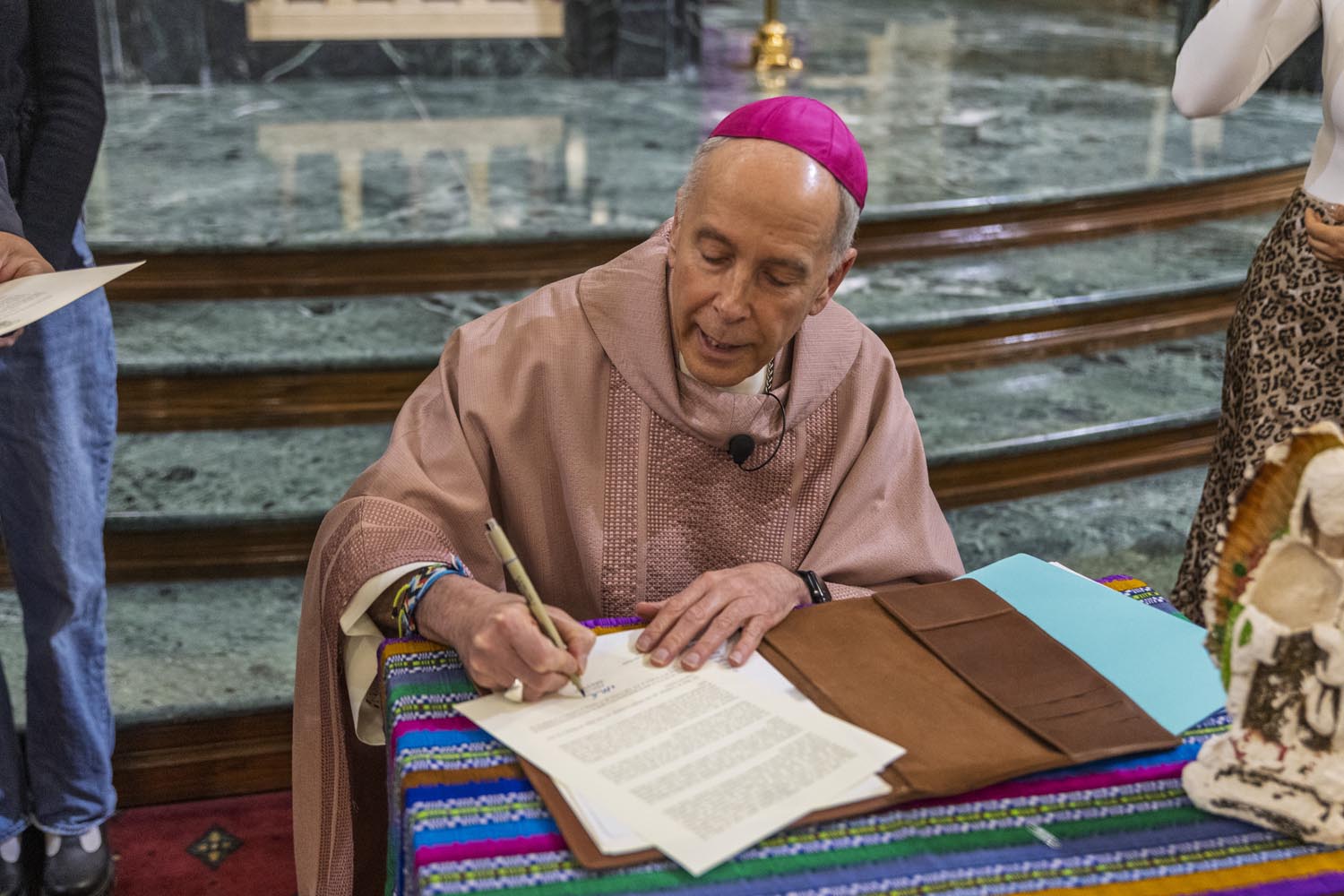 El Paso Bishop Mark Seitz condemns mass detention and deportation ...