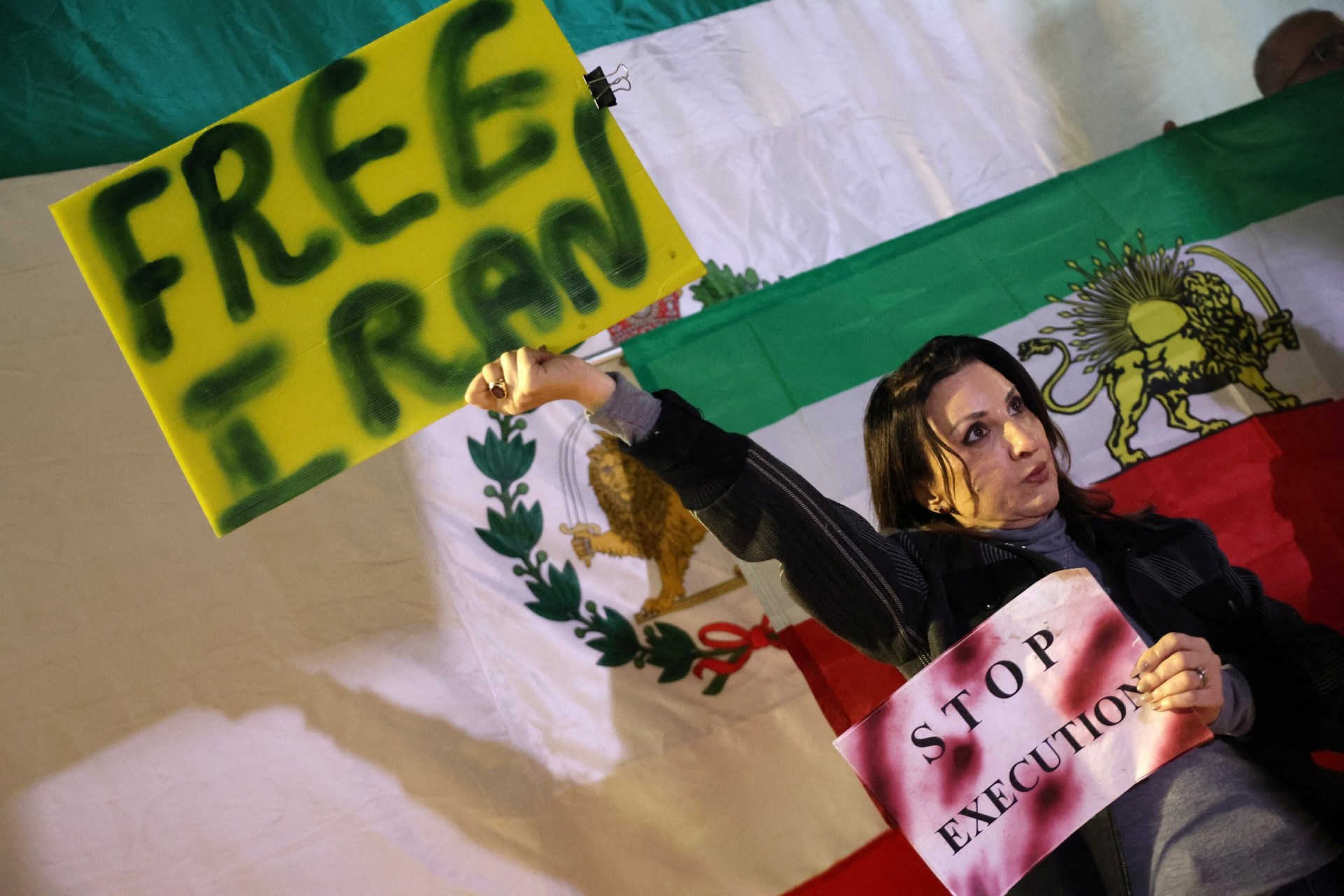 Trump is in a ‘vulnerable position’ in Iran, former White House aide warns