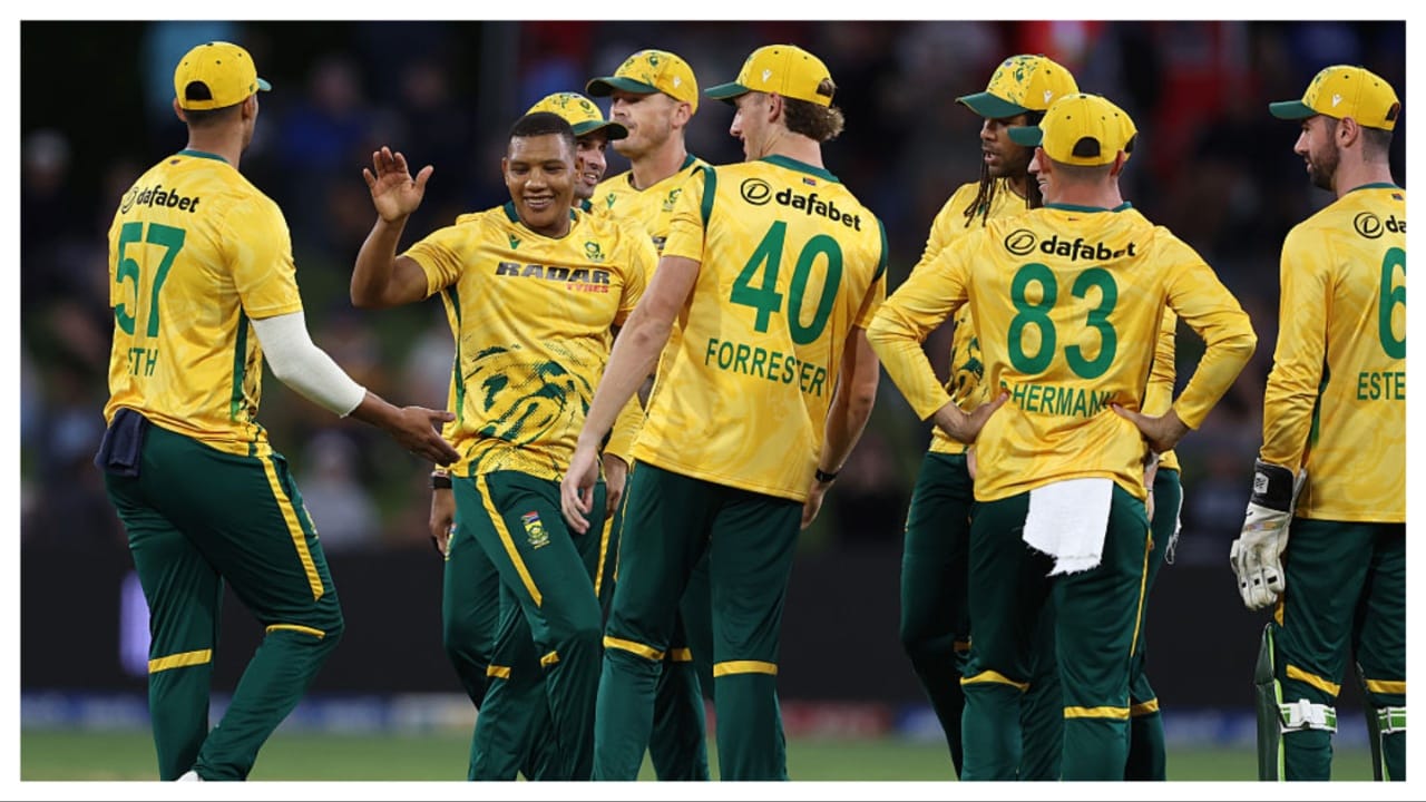 Bowlers gift South Africa series lead against New Zealand