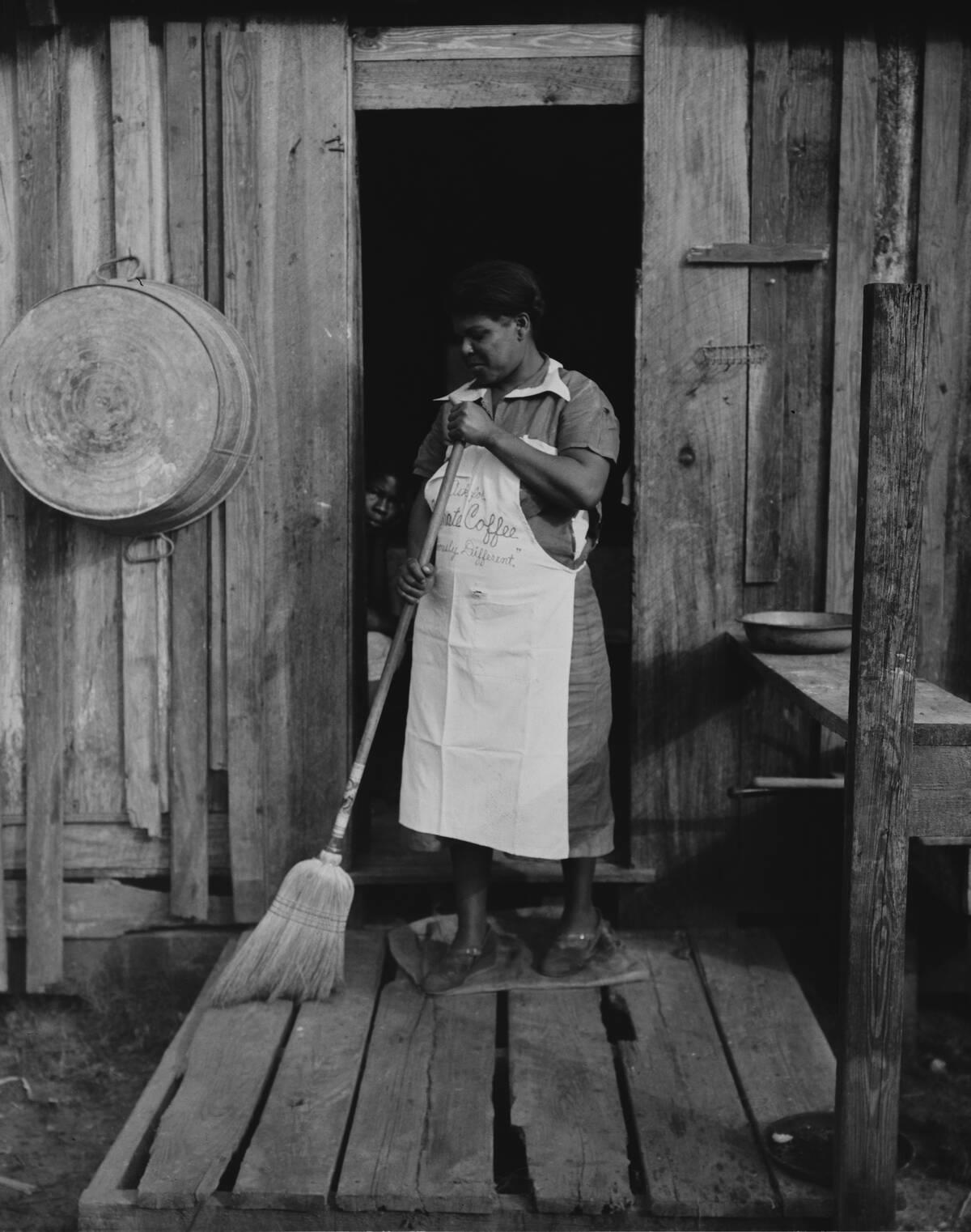 How homes were cleaned before vacuum cleaners