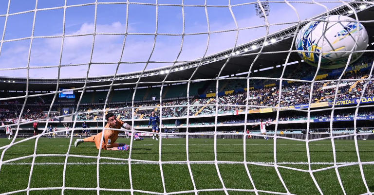 Bandiera bianca, il Verona si arrende e si prepara alla B Il Genoa ...