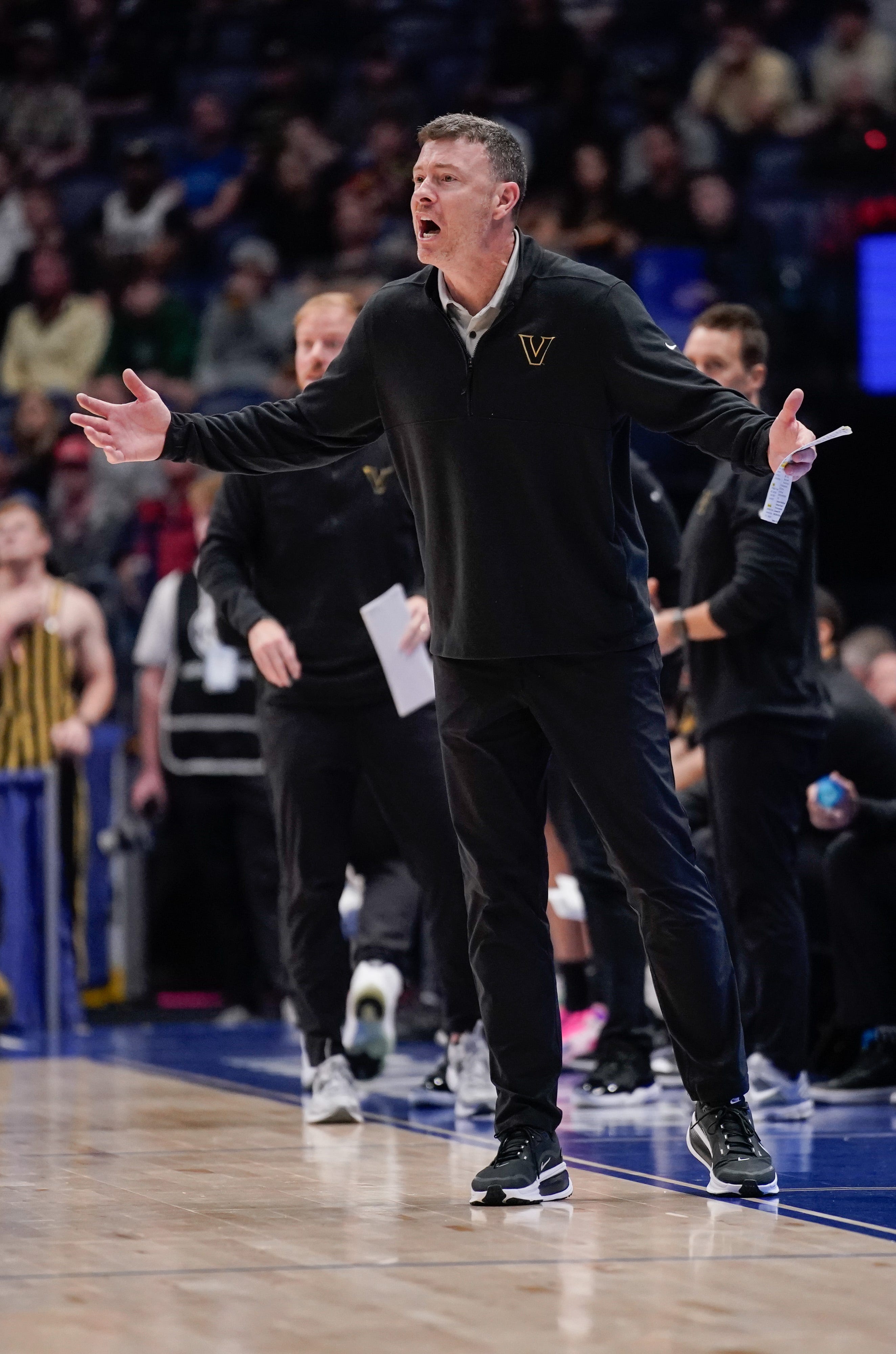 Vanderbilt basketball extends Mark Byington after North Carolina interest