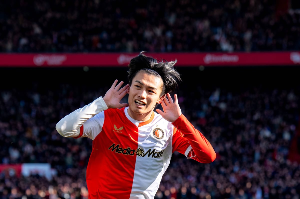 Van Persie mag Ueda dankbaar zijn na moeizame stadsderby tegen Excelsior