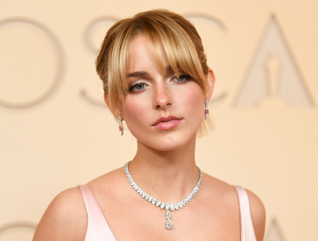 McKenna Grace channels fairytale glam in an all-grown-up red carpet ...