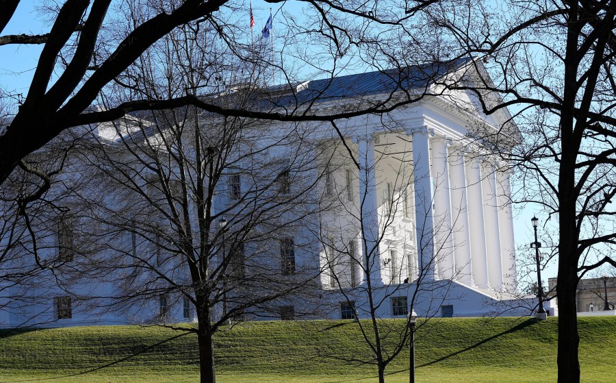 Bills limiting ICE cooperation, barring immigration arrests in public ...
