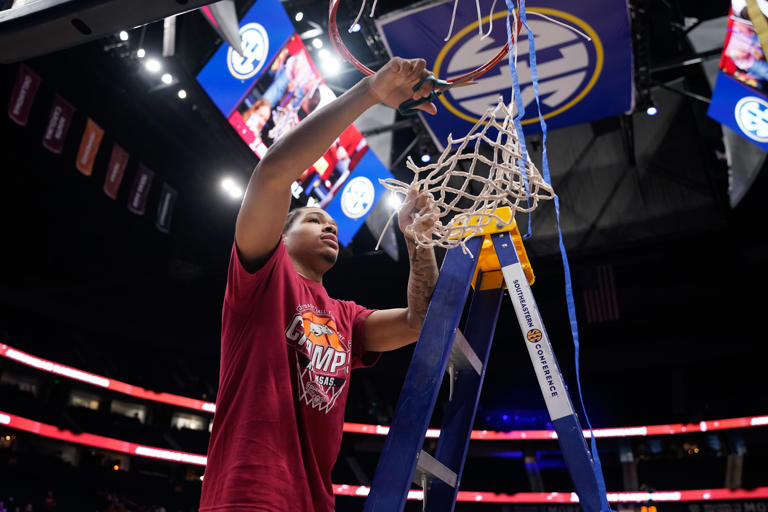Who will win March Madness? NCAA tournament bracket predictions, Final ...