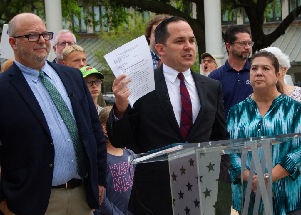University of Florida threatened with lawsuit for disbanding Republican ...