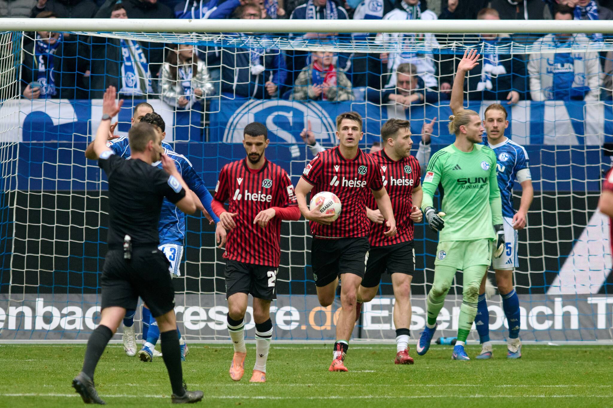 Hannover 96: Ein Dusel-Punkt bei Schalke, aber viele Baustellen vorm Derby