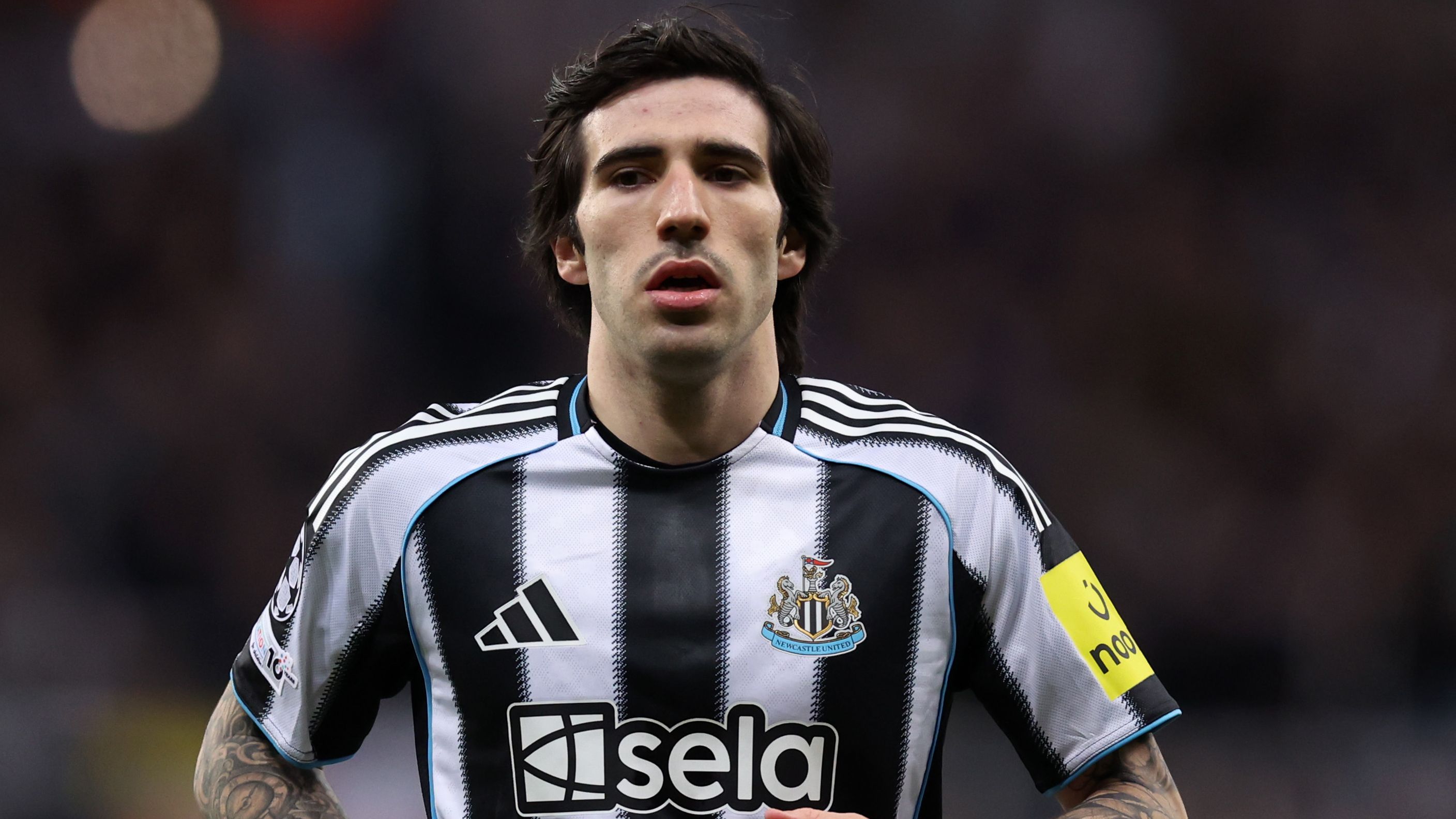 El Manchester United planea fichar a Sandro Tonali, del Newcastle, y a ...