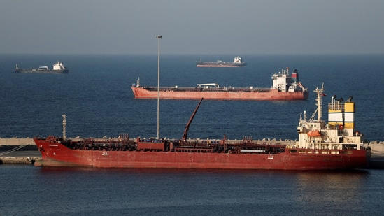 US-Iran war highlights: Trump says talking to 7 countries on Hormuz ...