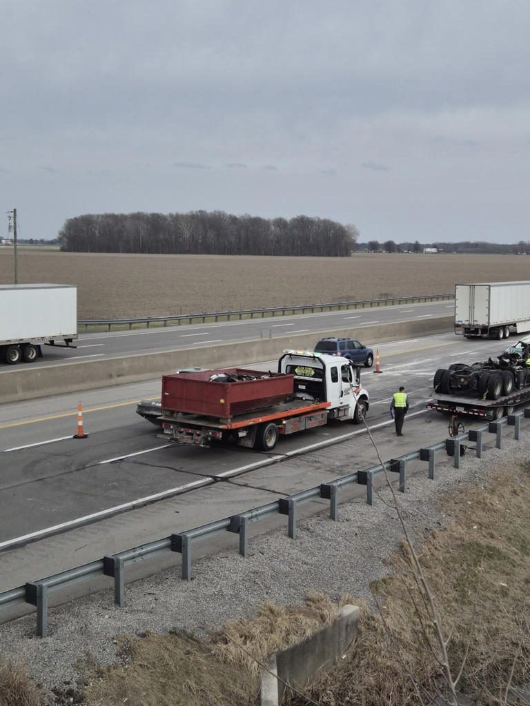 Three-semi Ohio Turnpike crash kills one, injures two others