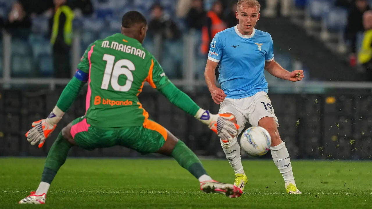 AC Milan falls behind Inter in Serie A title race after loss to Lazio
