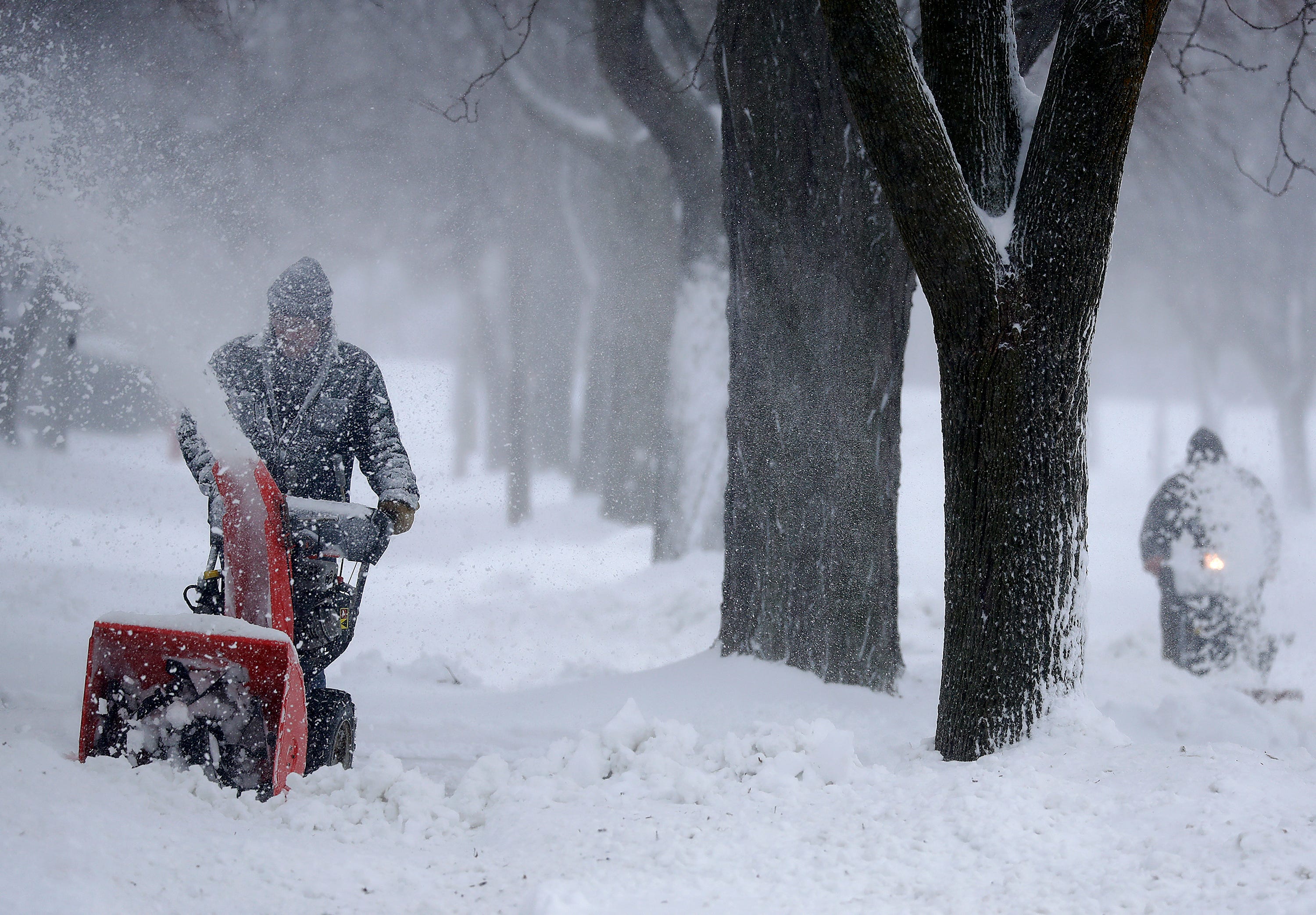 Blizzard conditions, heavy snow to continue through Monday in Milwaukee ...