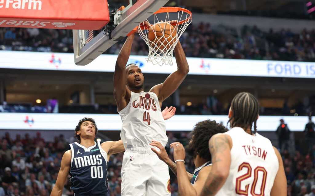 Like the WWE: NBA fans slam refs after 'clueless' on-court decision ...