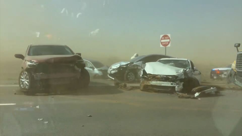 Strong winds cause several vehicles to crash on Texas highway