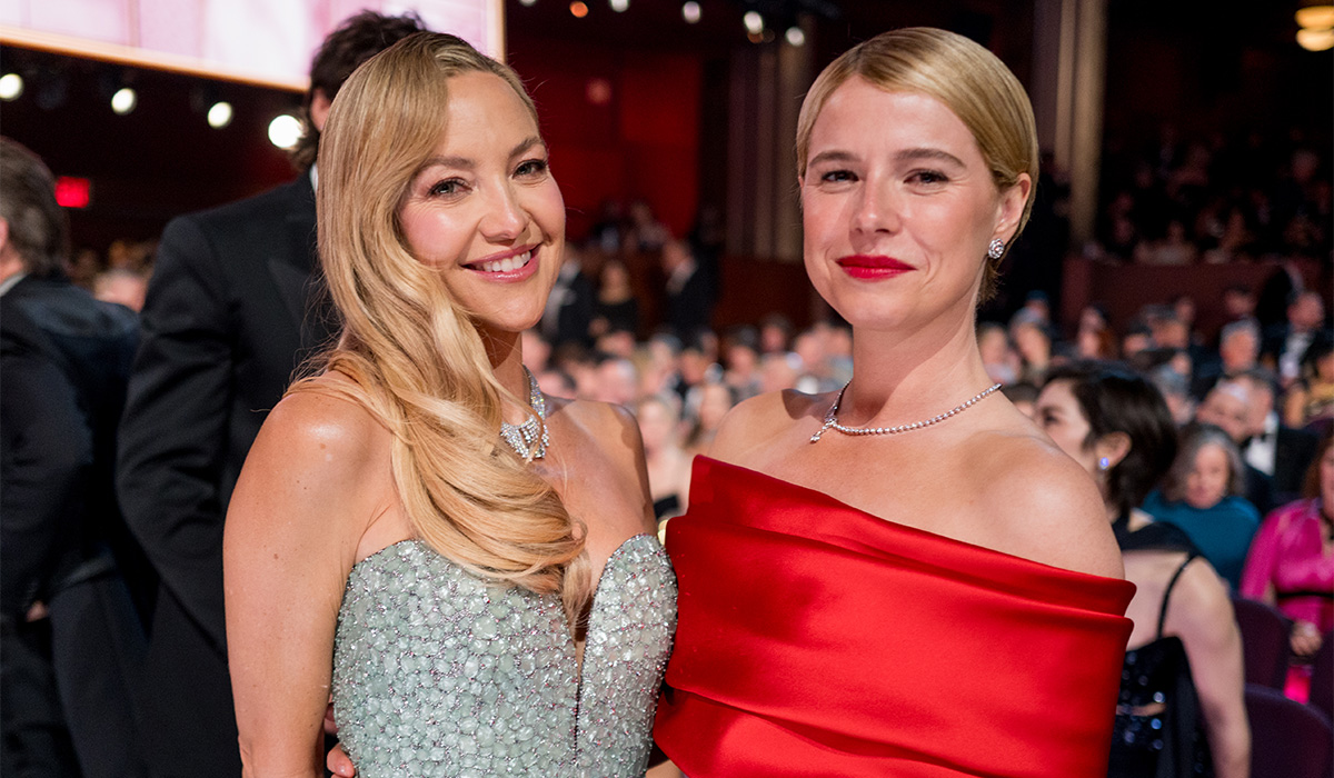 Jessie Buckley wore this iconic French lipstick to the Oscars 2026, as ...