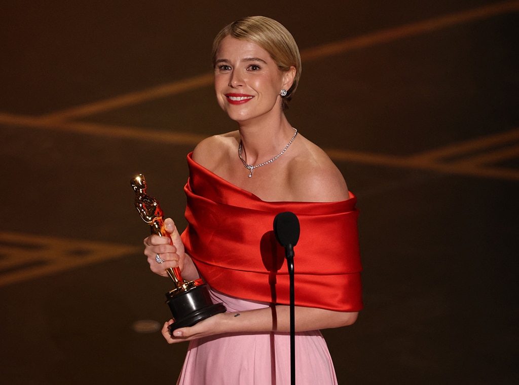 Jessie Buckley says Ireland helped pay for her family to attend Oscars