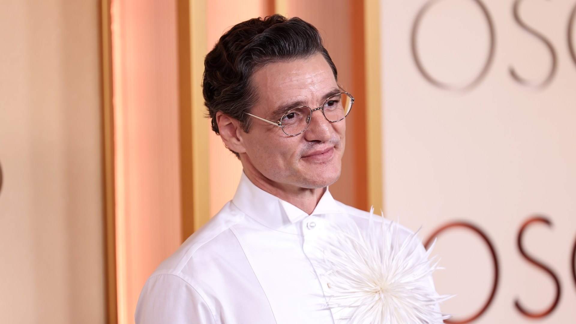 Pedro Pascal hits Oscars without facial hair after saying he'd 'never ...