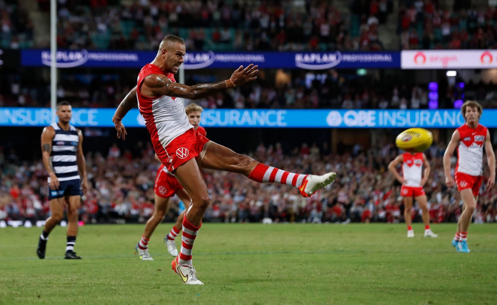 AFL great confirms football comeback