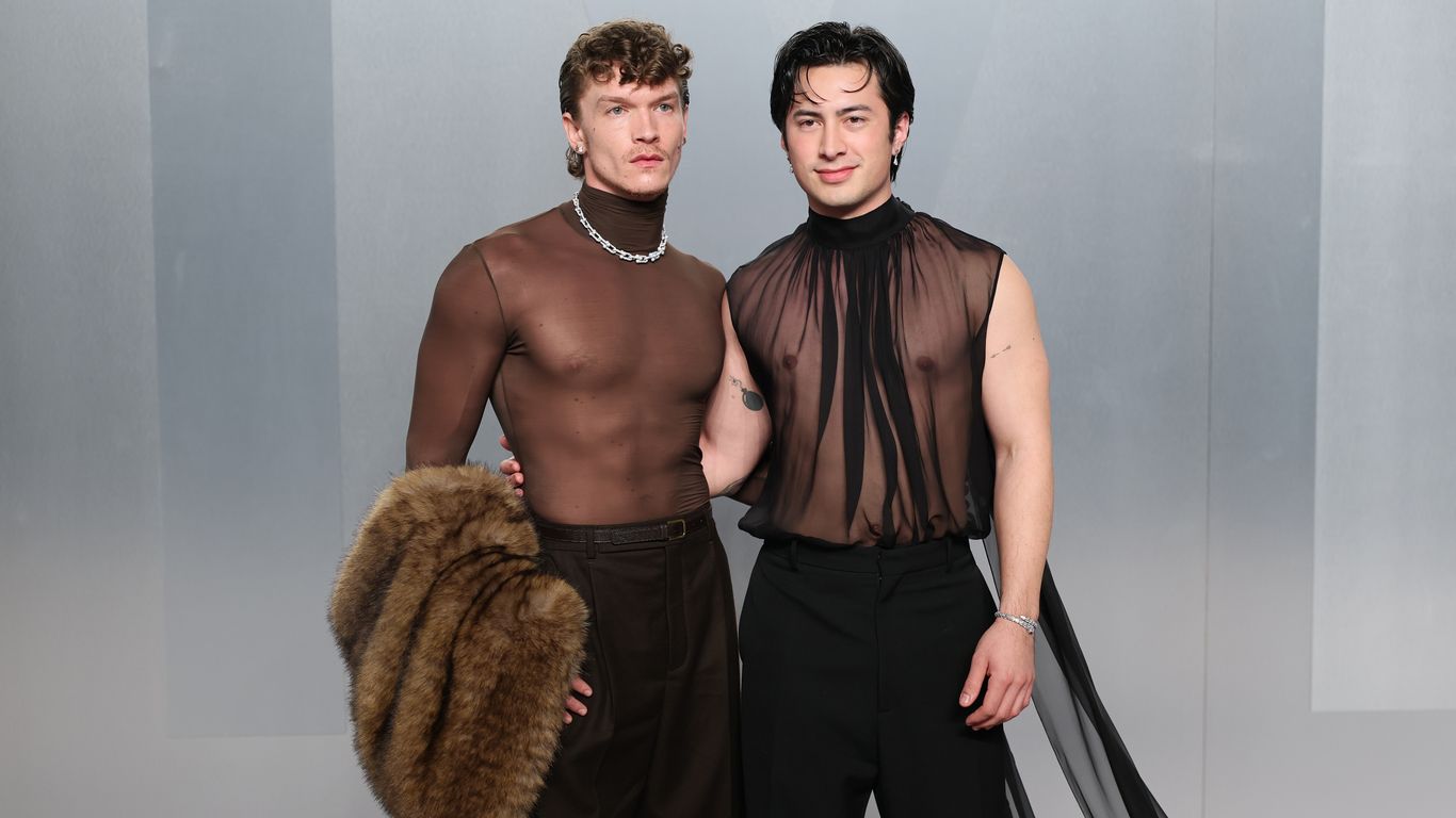 Connor Storrie et Hudson Williams osent le matching outfit à l’after ...