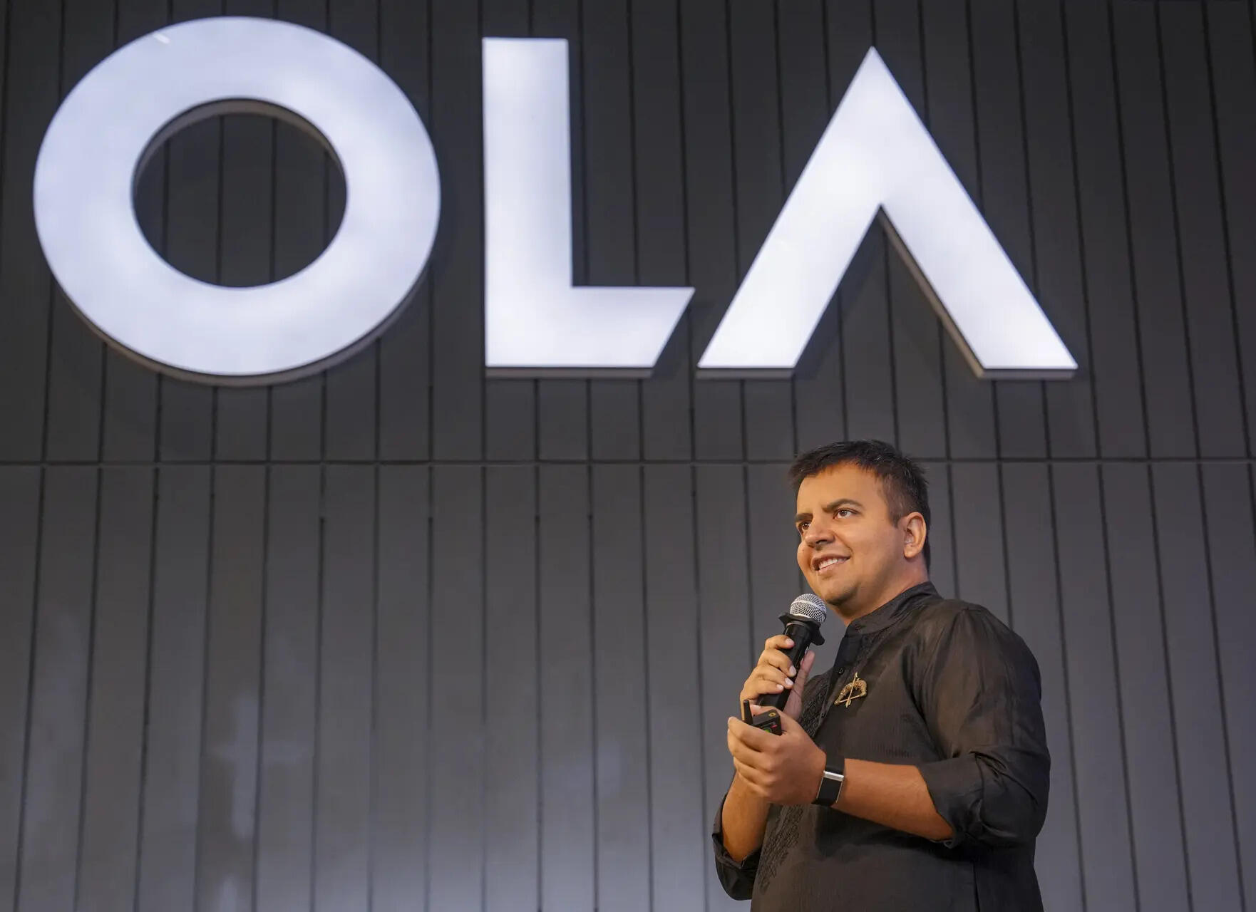 Ola Electric plans to raise Rs 2,000 crore via stake sale in Ola Cell ...